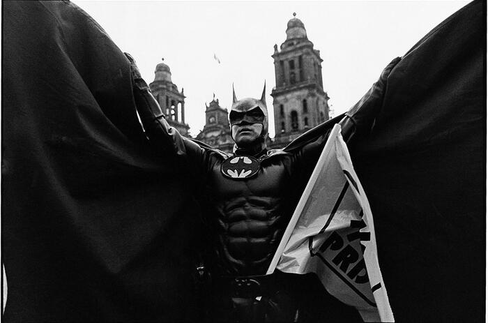 VISIONS OF GOLD AS A SYMBOL OF POWER AT BLANCA BERLÍN - Arte Al Dia